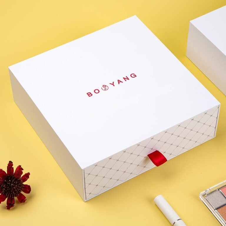 Custom Makeup Boxes Wholesale | Stylish & Secure Packaging - PackPaa